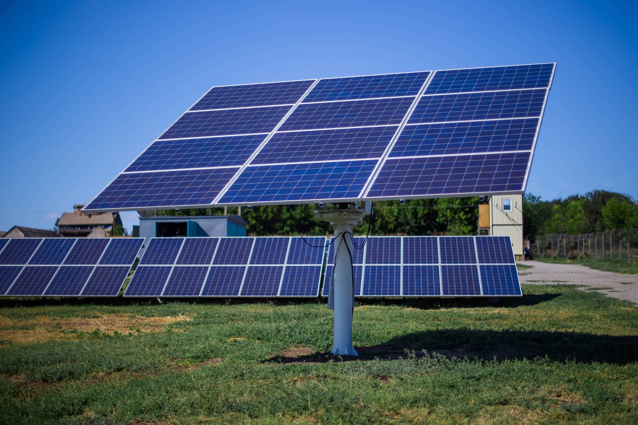 Obrotnica do paneli fotowoltaicznych (tracker solarny) - jak wybrać